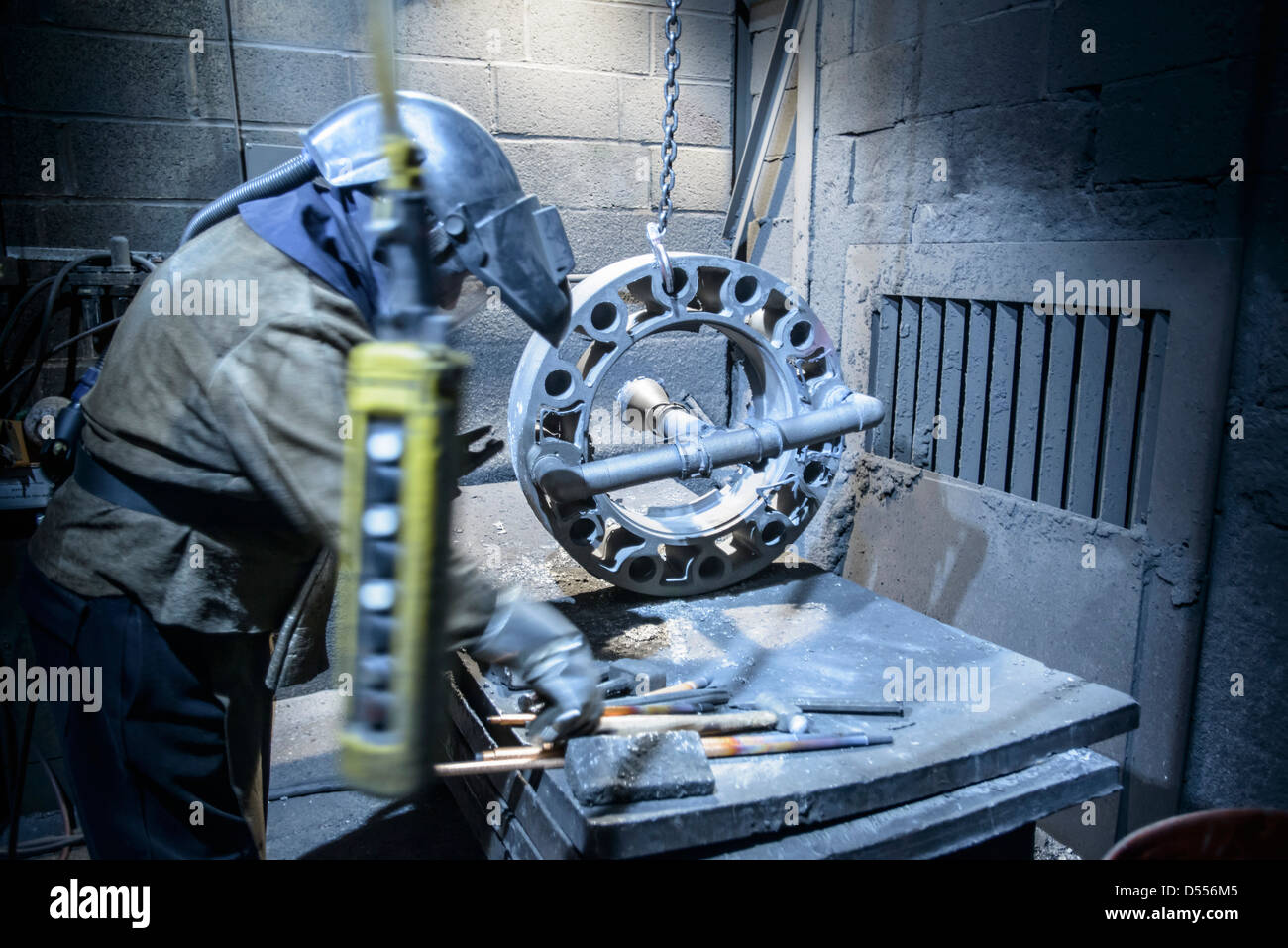 Cut metal hi-res stock photography and images - Alamy