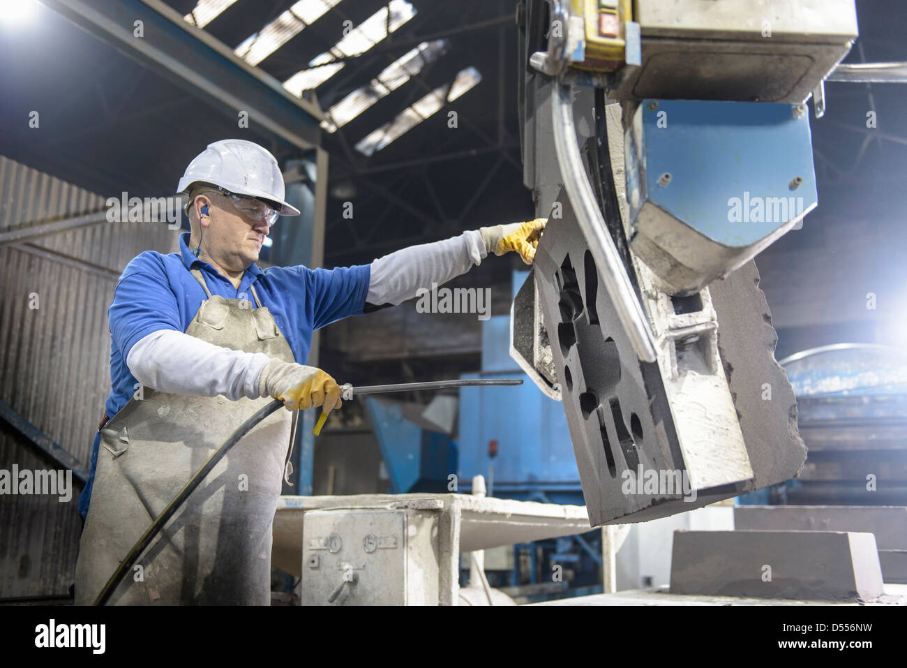 Metal molding worker hi-res stock photography and images - Alamy