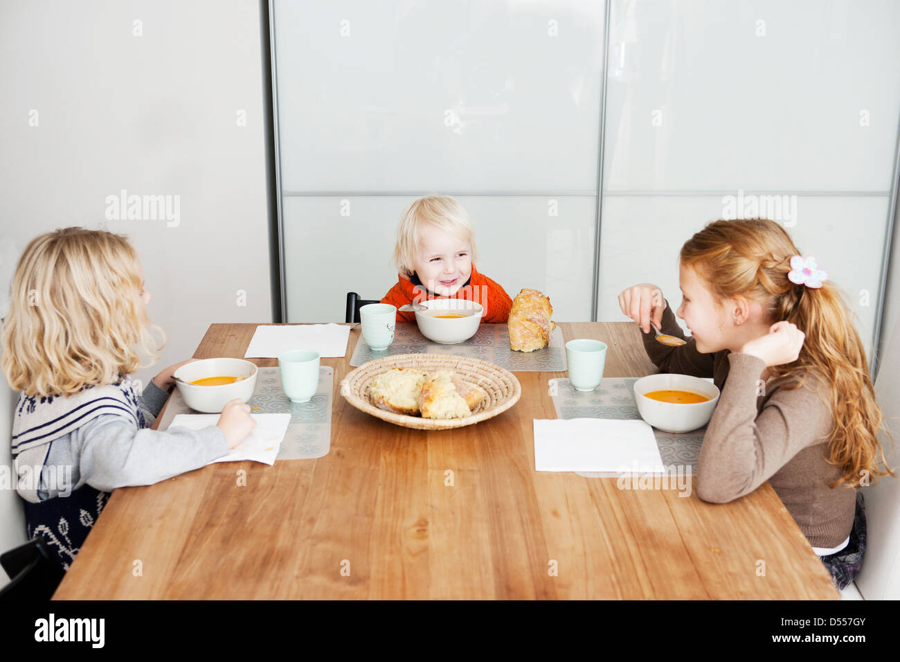 Children eating lunch at table Stock Photo - Alamy