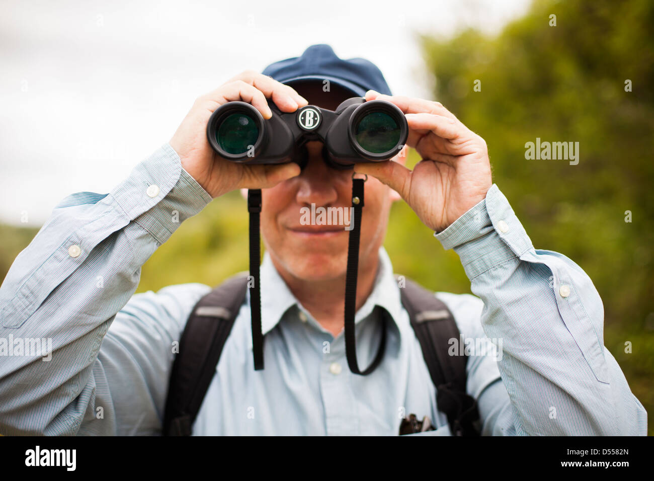 Binoculars hi-res stock photography and images - Alamy