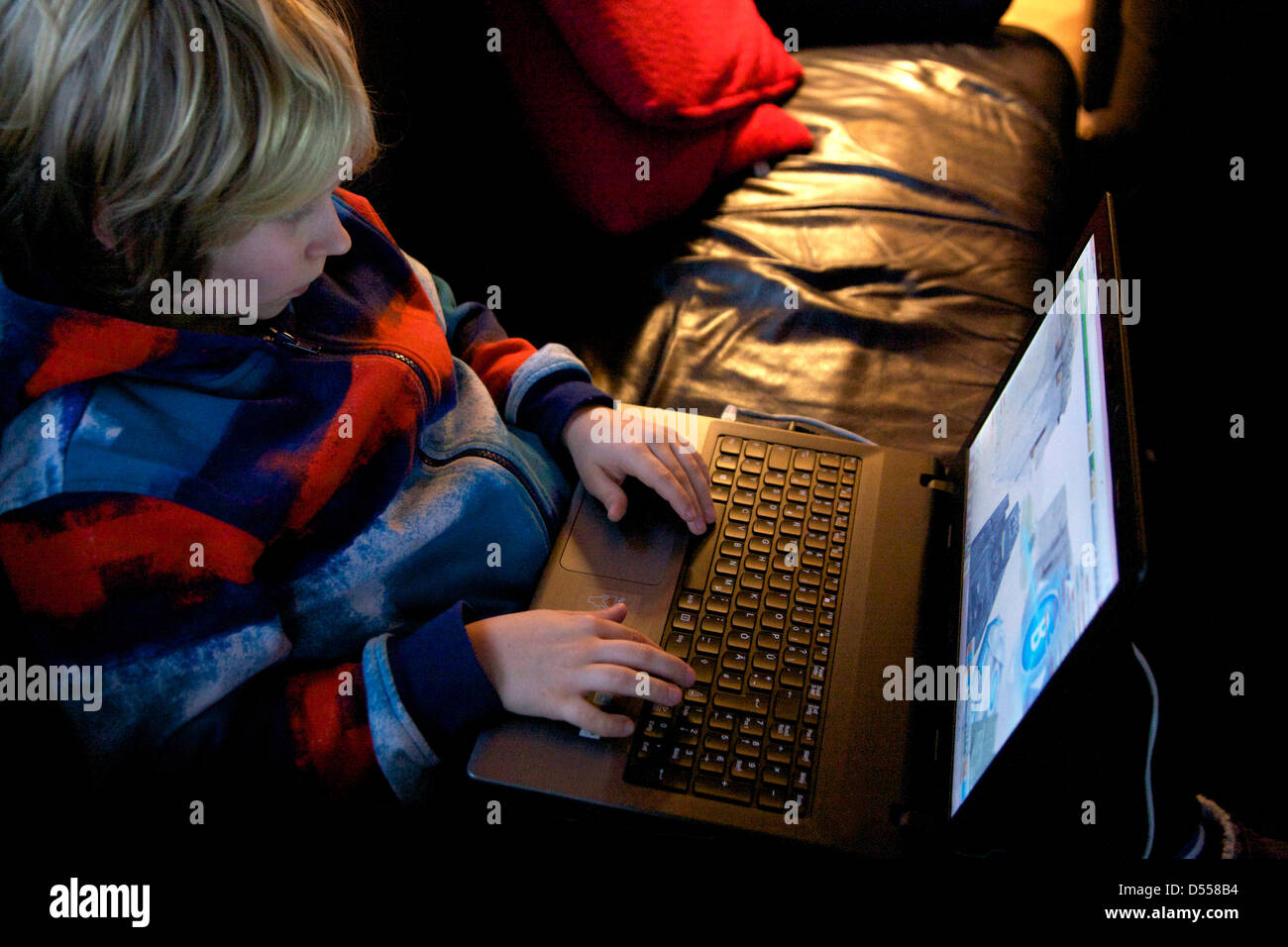 Children and computer Stock Photo - Alamy