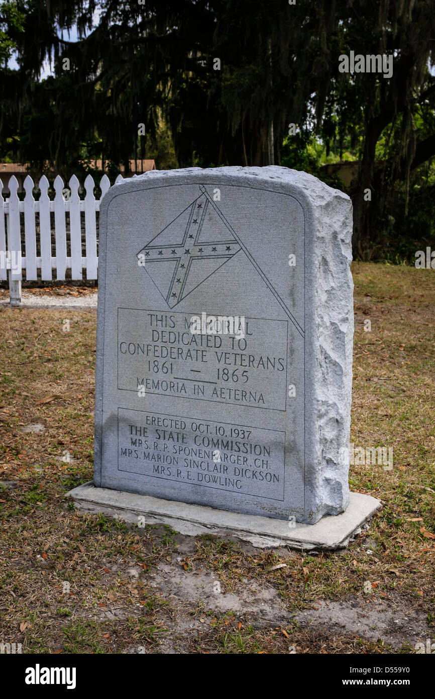 Tombstone with epitaph dedication hi-res stock photography and images ...