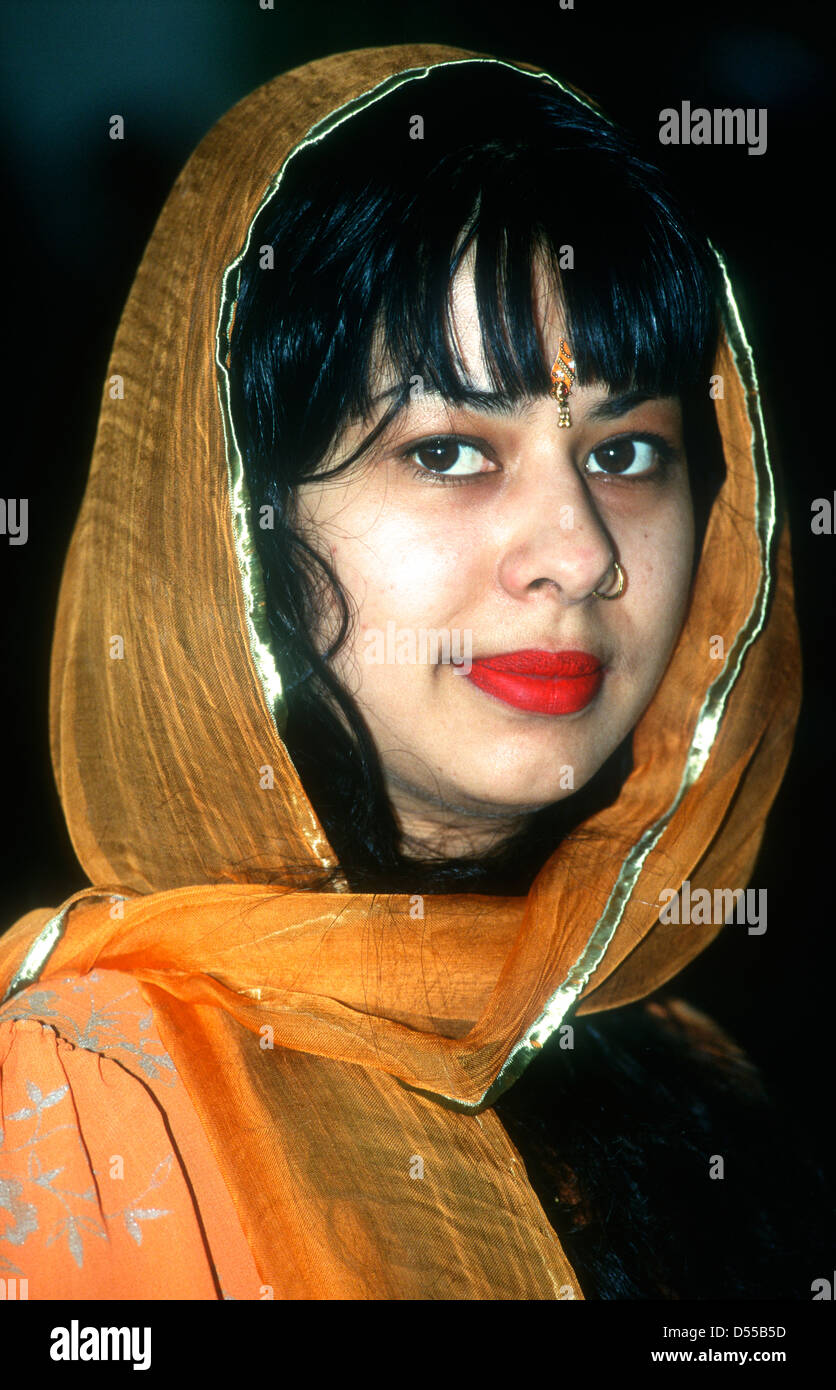 Portrait sikh girl hi-res stock photography and images - Alamy