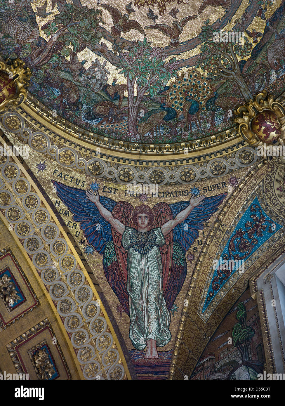Saint pauls cathedral angel hi-res stock photography and images - Alamy