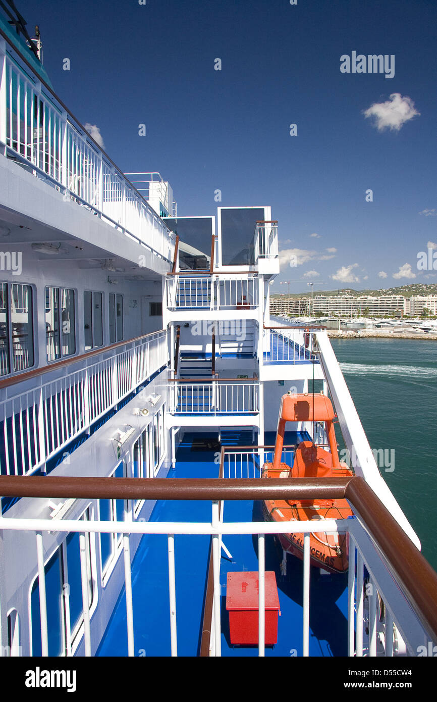 Rail deck hi-res stock photography and images - Alamy