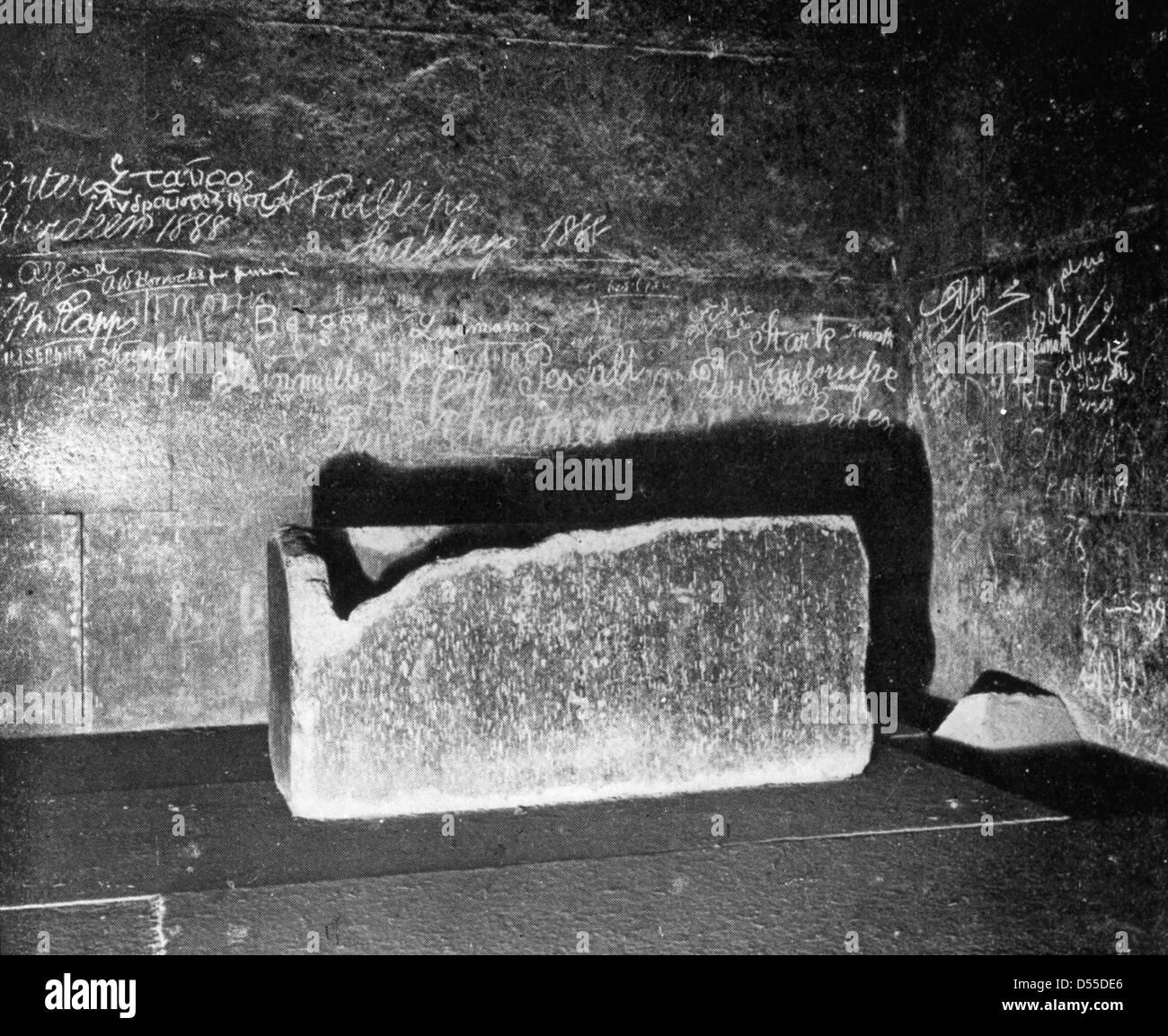 Ancient pyramid graffiti hi-res stock photography and images - Alamy