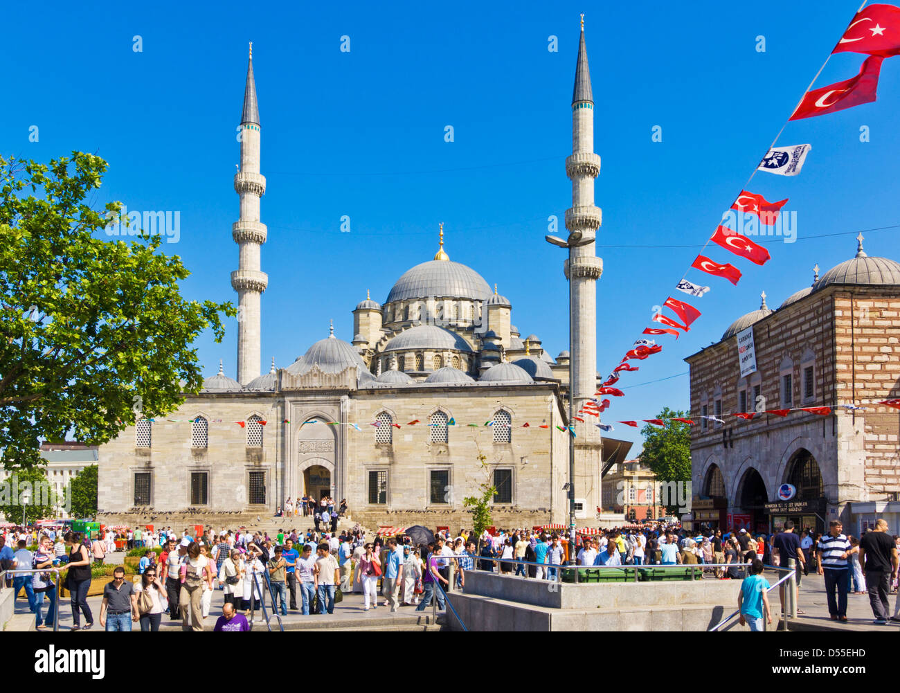Yeni Cami (New Mosque) and Turkish flags, Eminonu, Istanbul, Turkey ...