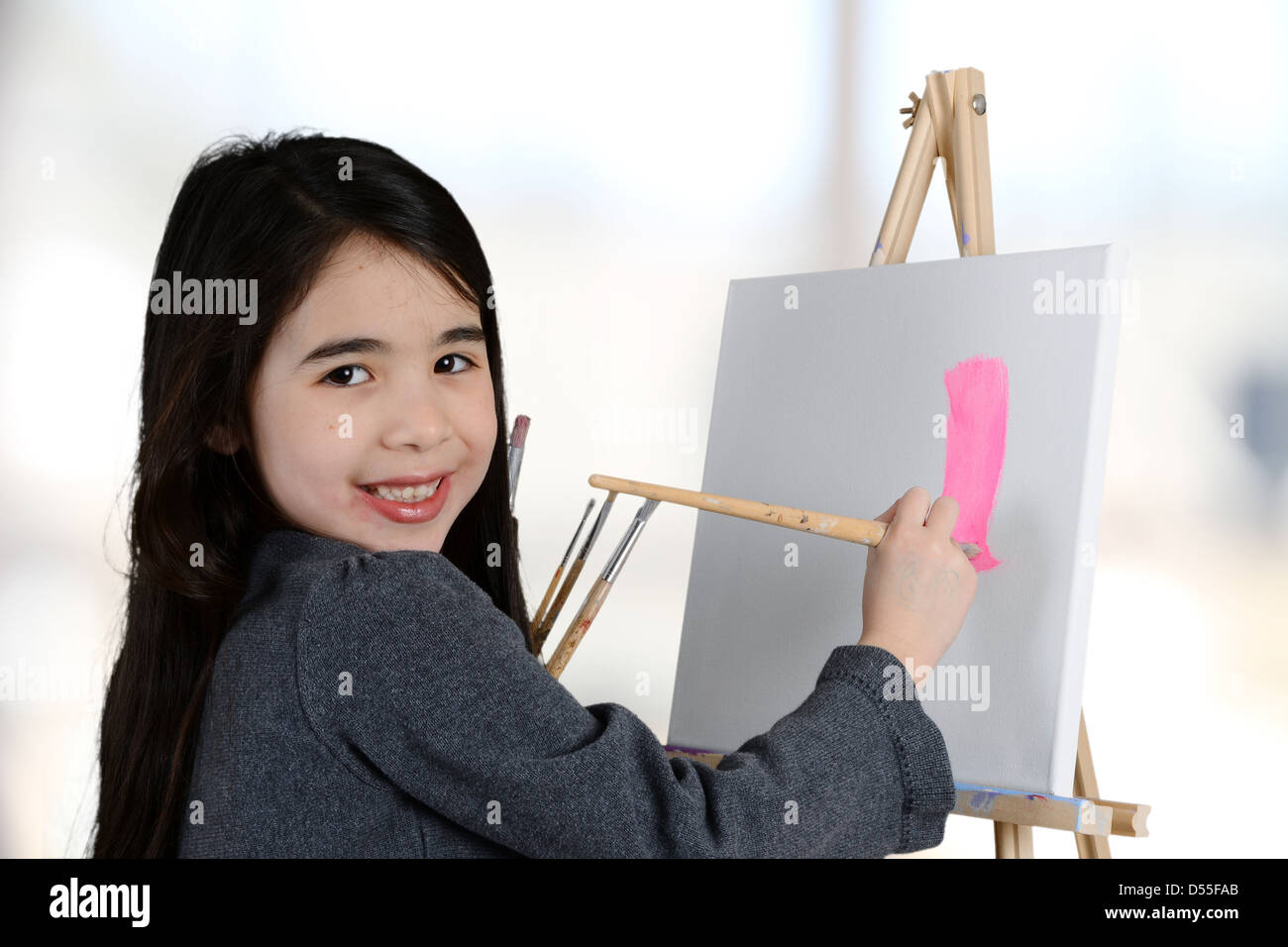 Girl painting a canvas hi-res stock photography and images - Alamy