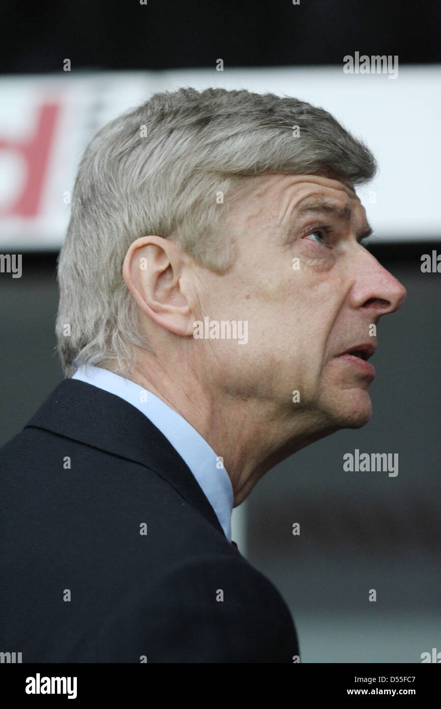 Arsenal soccer manager arsene wenger hi-res stock photography and ...