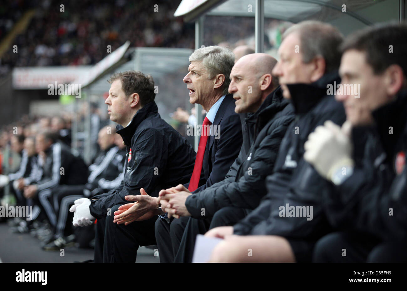 Arsenal soccer manager arsene wenger hi-res stock photography and ...