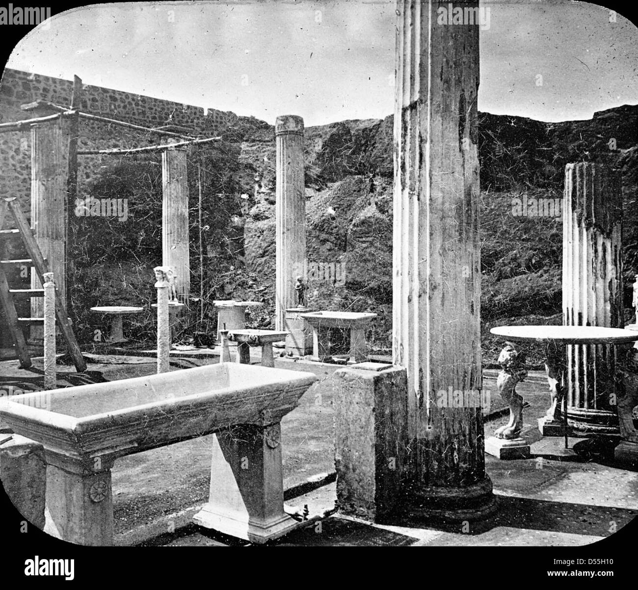 Roman courtyard house hi-res stock photography and images - Alamy