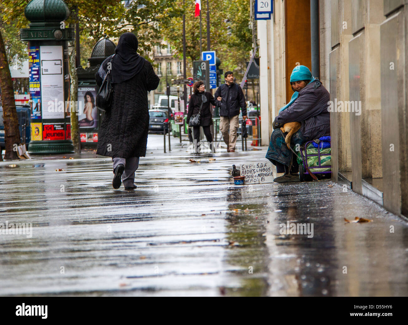 Homeless women hi-res stock photography and images - Alamy