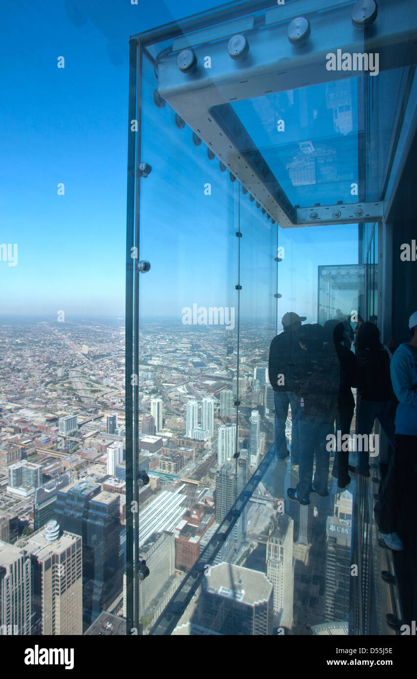 Willis tower observation deck hi-res stock photography and images - Alamy