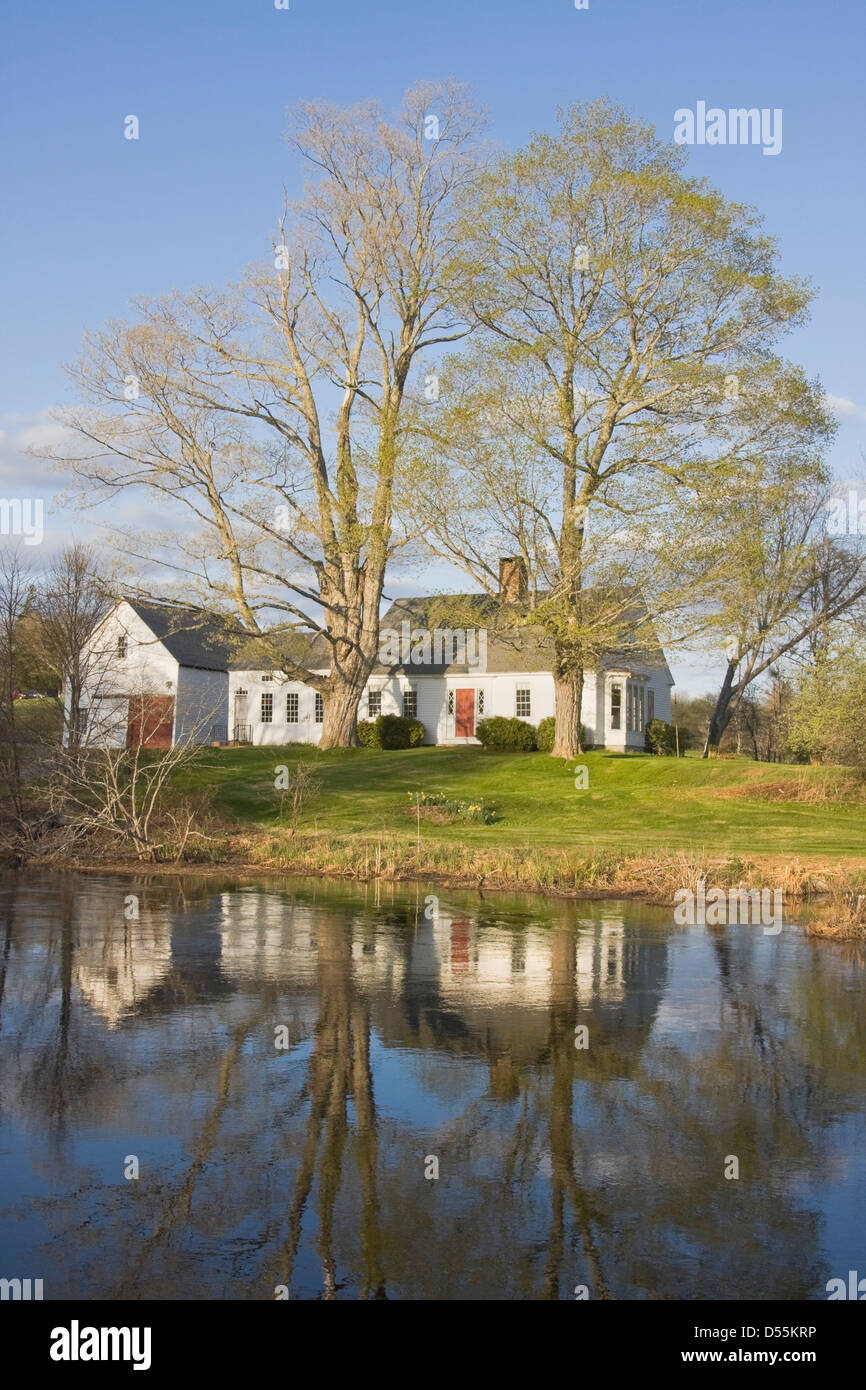 Cape cod style house hi-res stock photography and images - Alamy