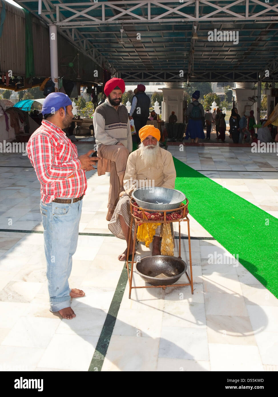 Sikh volunteers collecting cutlery at the free kitchen inside the ...