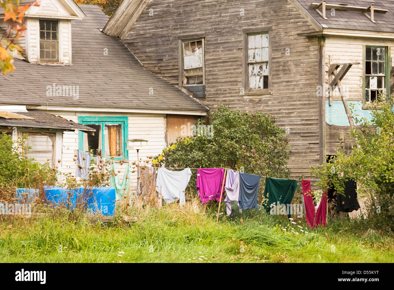 Old run down house with laundry in back yard Stock Photo - Alamy