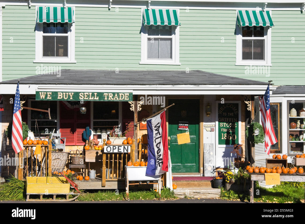 Old fashioned general store sign hi-res stock photography and images ...