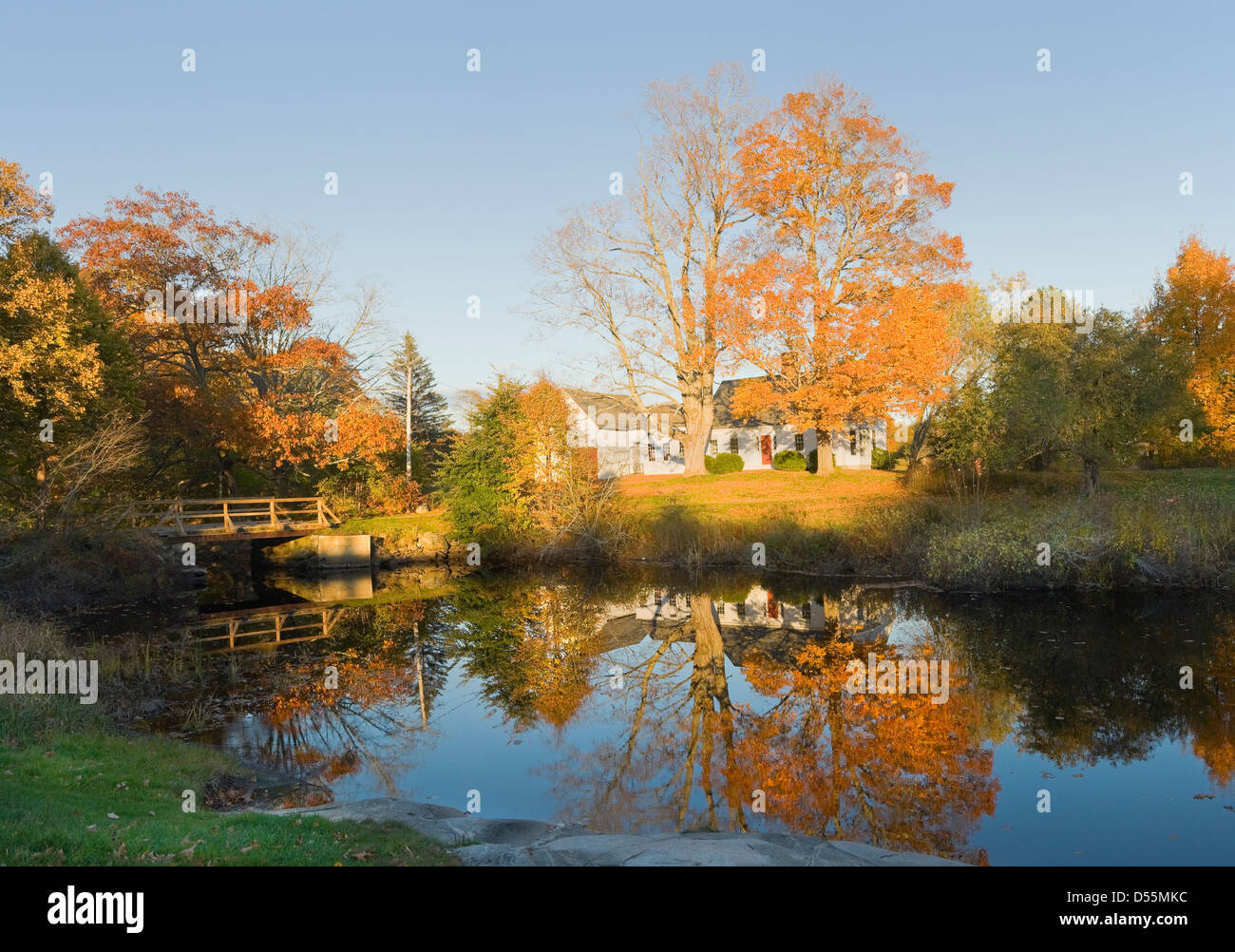 Cape cod style house hi-res stock photography and images - Alamy