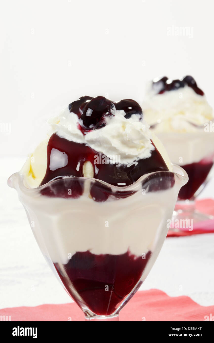 Berry fruit sundae hi-res stock photography and images - Alamy