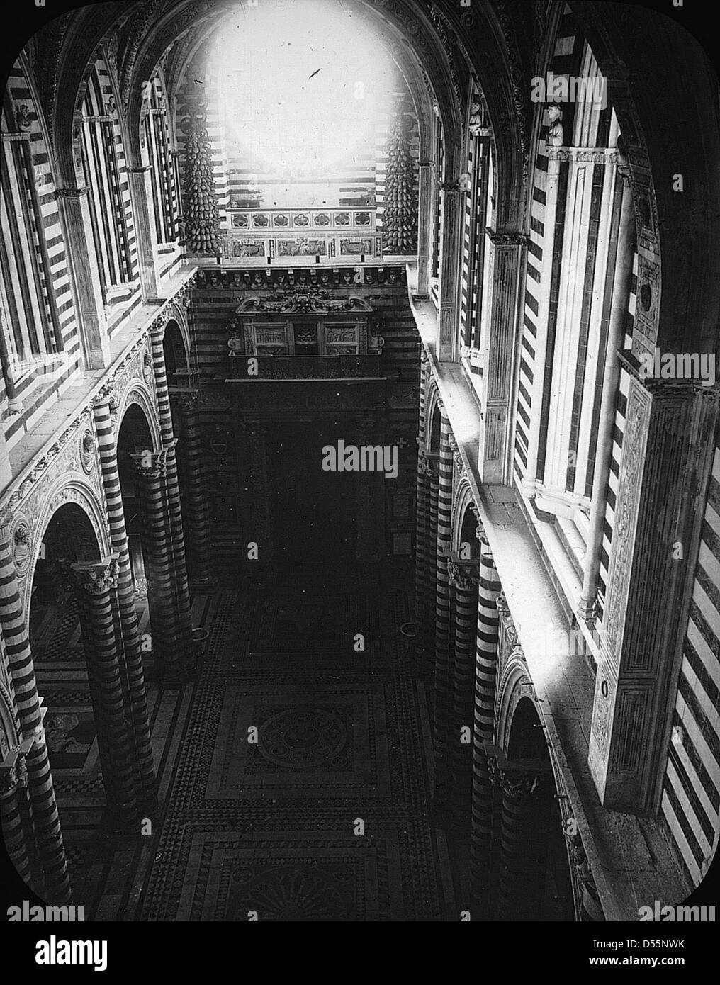 Gothic cathedral facade intricate Black and White Stock Photos & Images ...