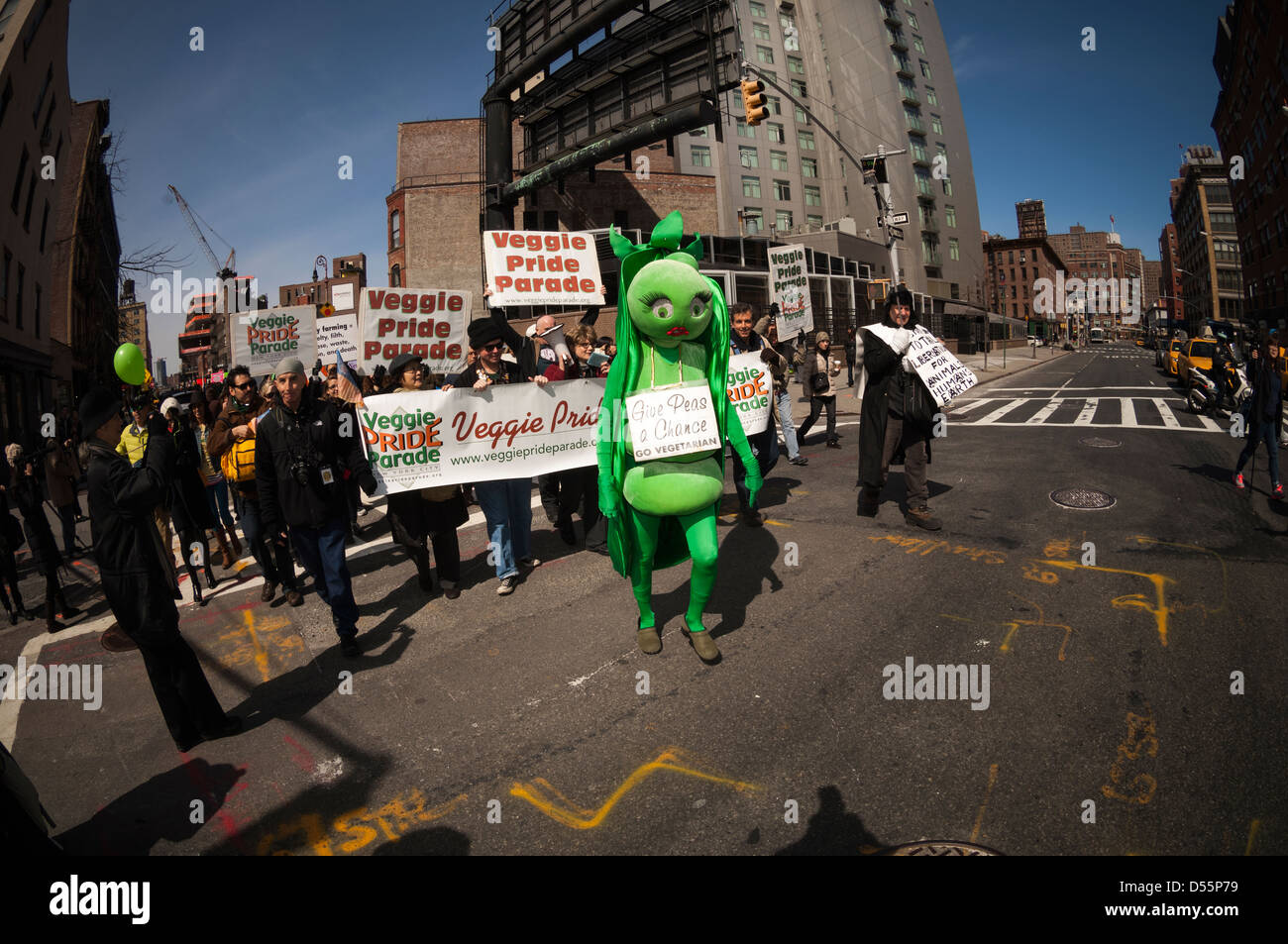 Hundreds of vegetarians gather in the trendy Meatpacking District in ...