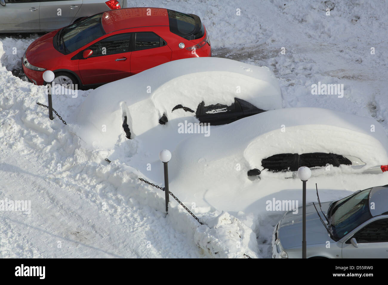 Car in snow Stock Photo - Alamy