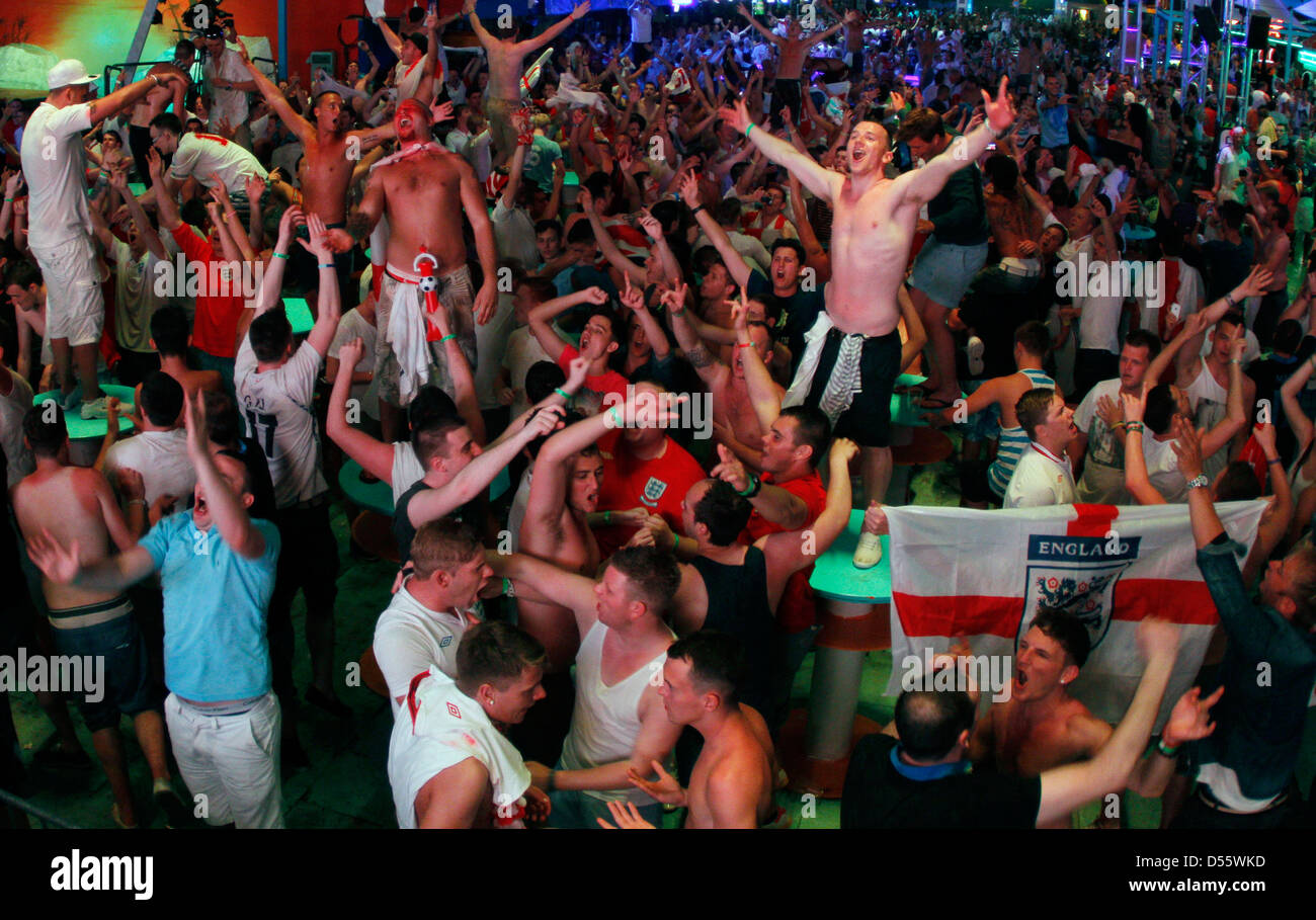 Hooligans england hi-res stock photography and images - Alamy