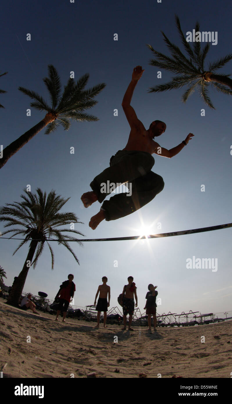 Slackline tricks hi-res stock photography and images - Alamy