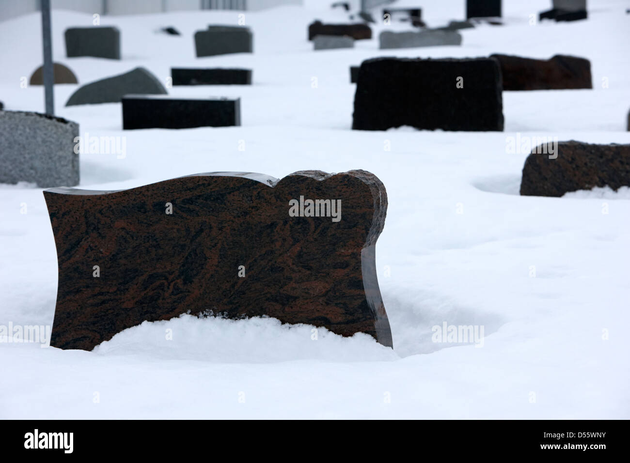 Head buried in snow hi-res stock photography and images - Alamy