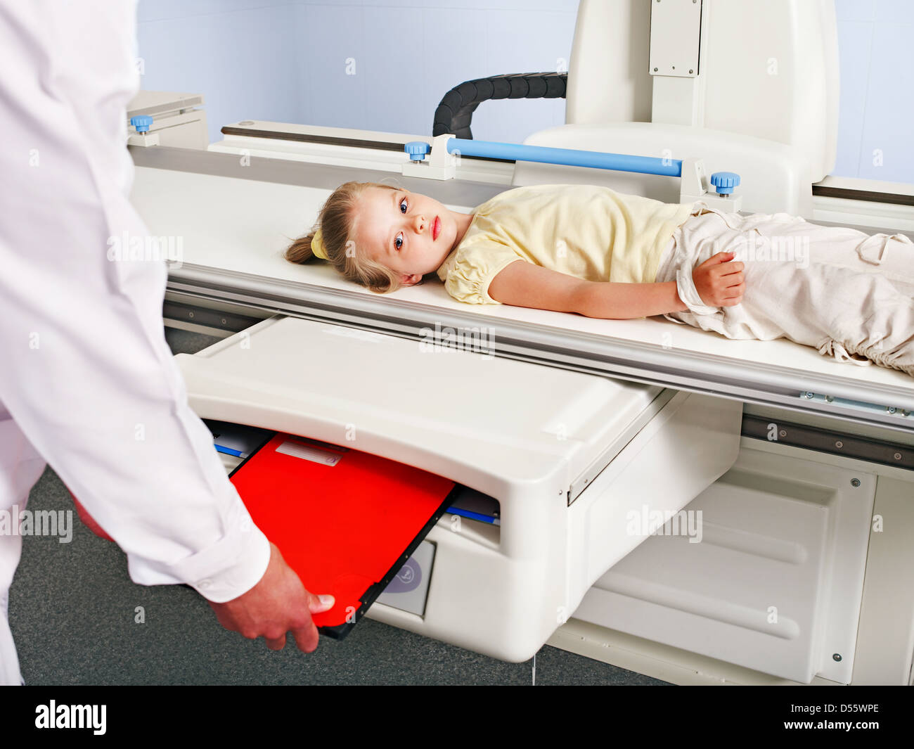 Child patient in x-ray room looking at doctor Stock Photo - Alamy