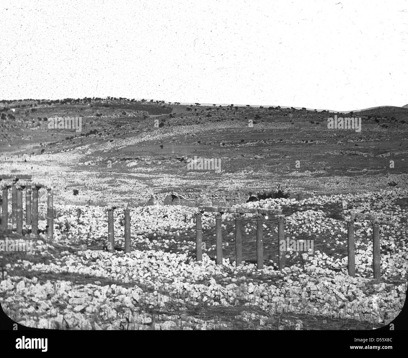 This black-and-white photograph shows the ancient city of Gerash ...