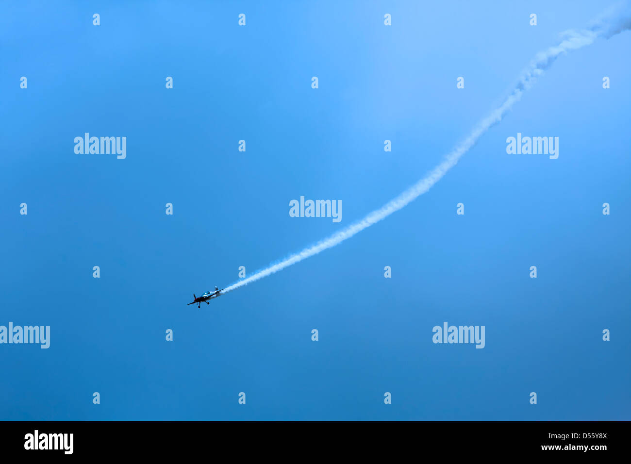 Acrobatic aircraft hi-res stock photography and images - Alamy