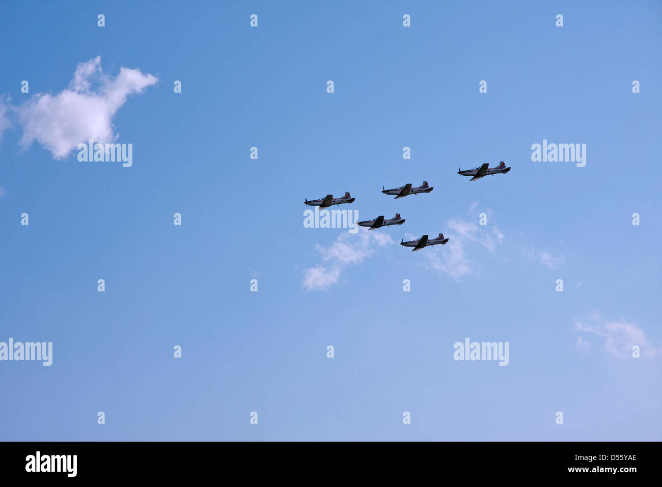 Aircraft flying v formation hi-res stock photography and images - Alamy