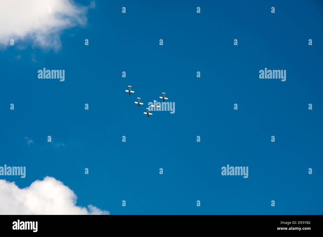 Aircraft flying v formation hi-res stock photography and images - Alamy