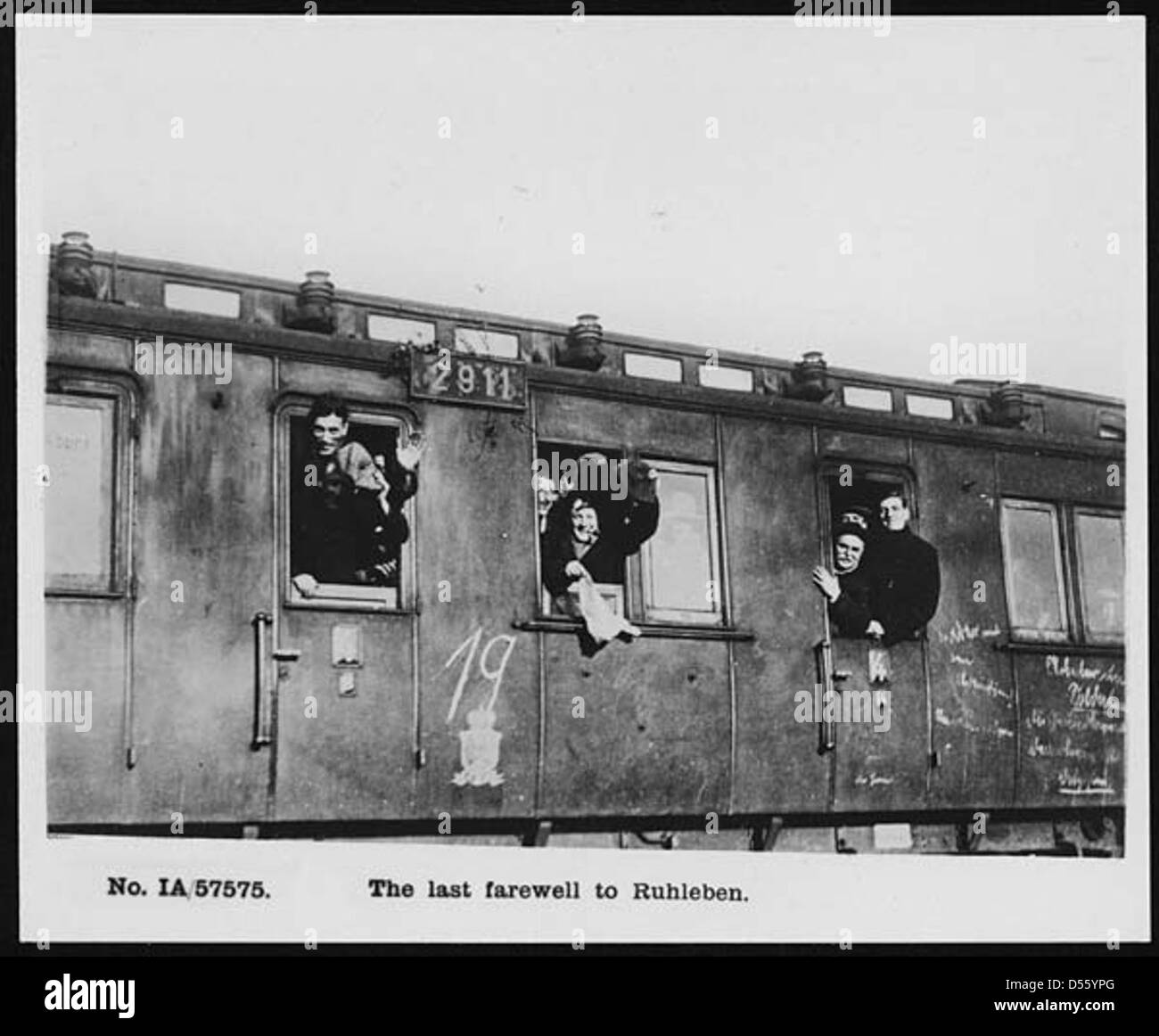 Soldiers bid farewell to Ruhleben, a German internment camp, during ...