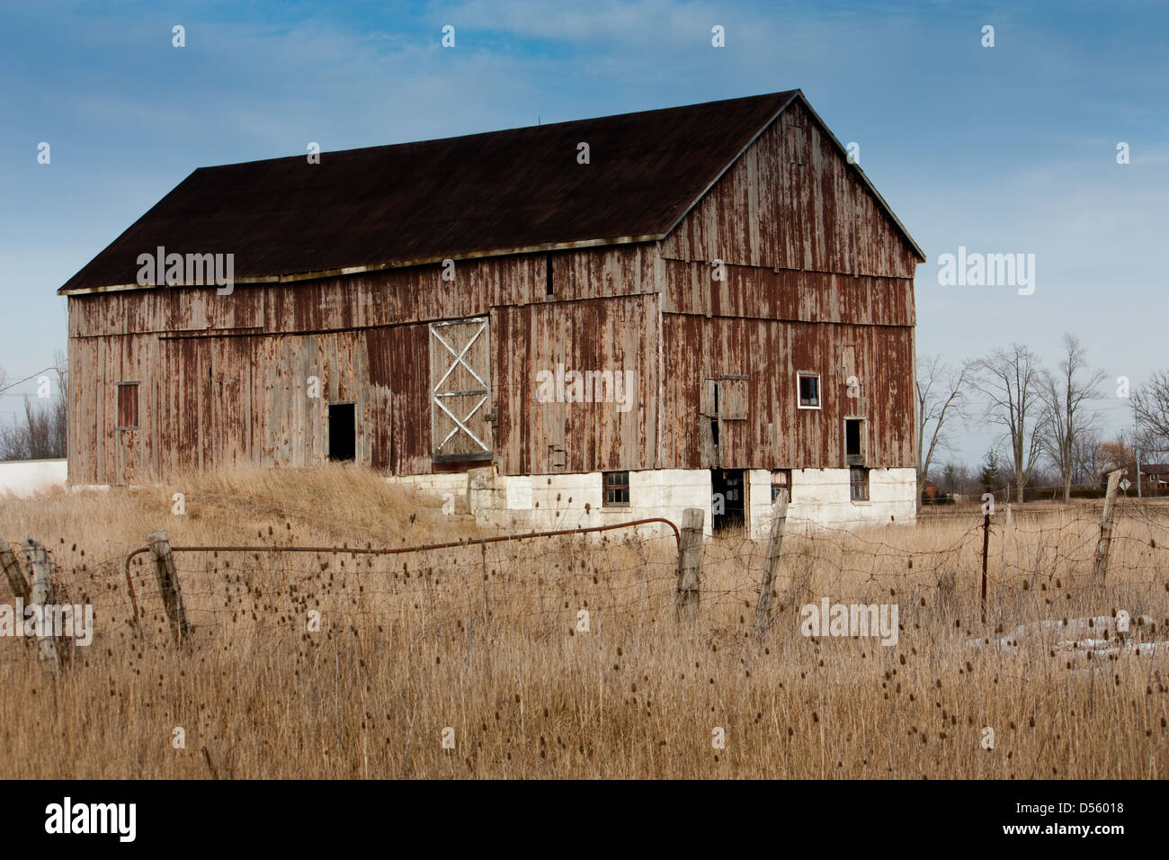 Bank barn hi-res stock photography and images - Alamy