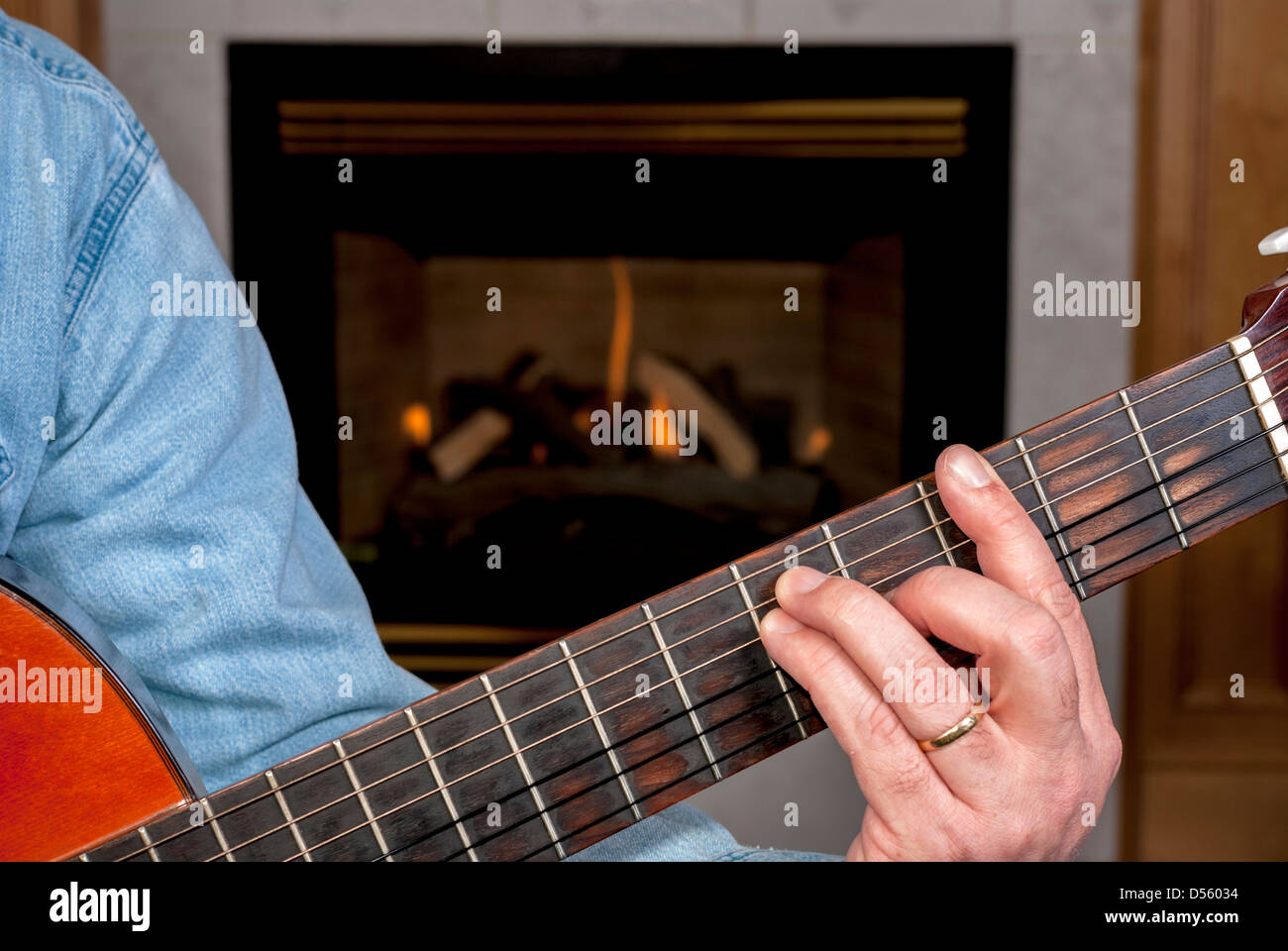 Strings of a guitar are pressed to form a cord Stock Photo - Alamy