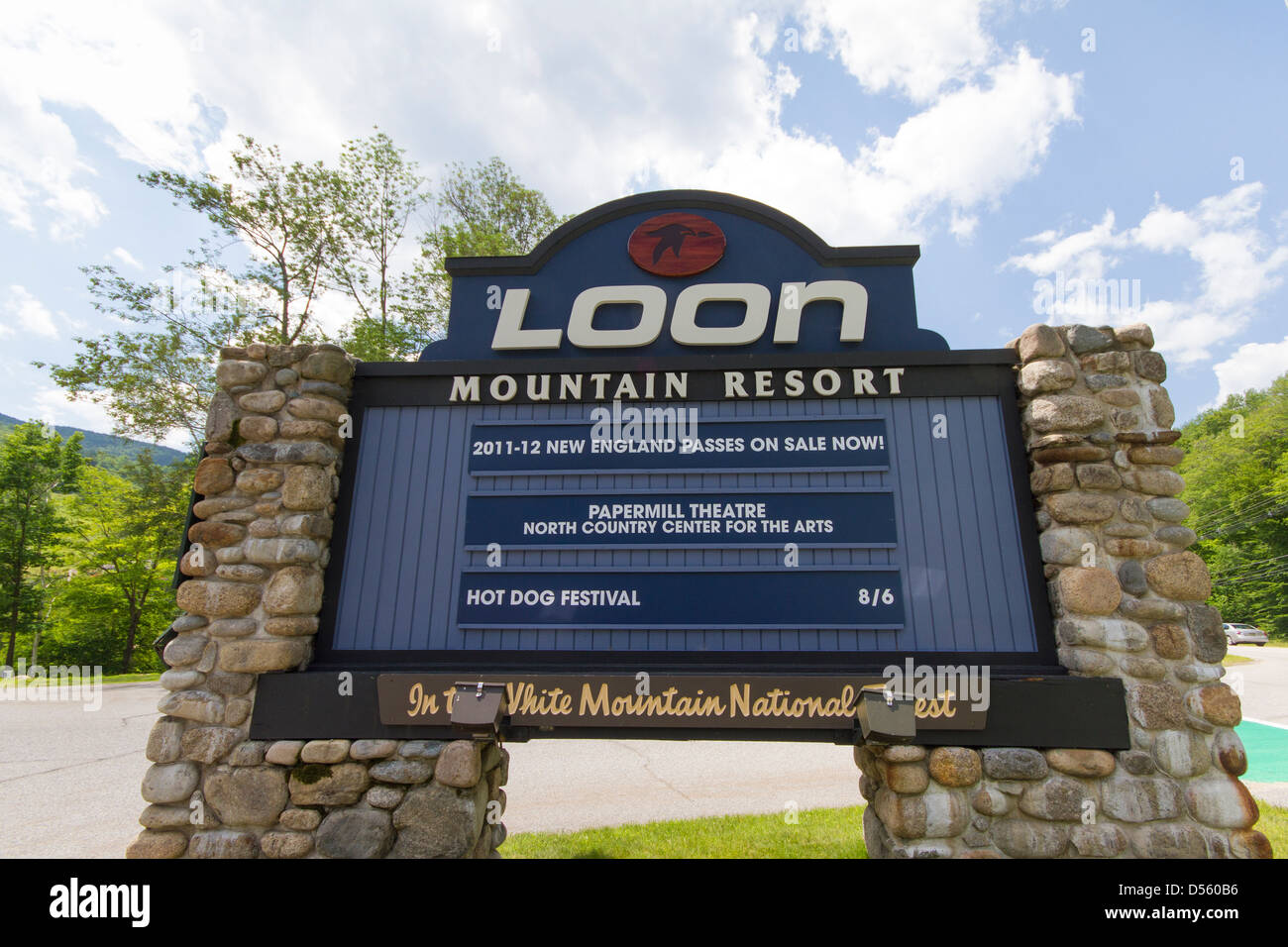 Loon Mountain Resort welcome sign Stock Photo - Alamy