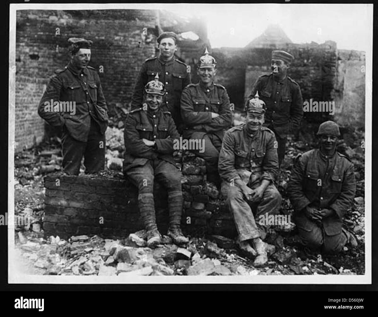 Group of soldiers bonding hi-res stock photography and images - Alamy