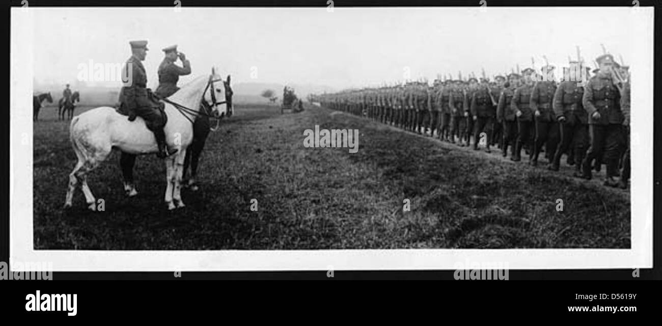 Coldstream guards uniform hi-res stock photography and images - Alamy