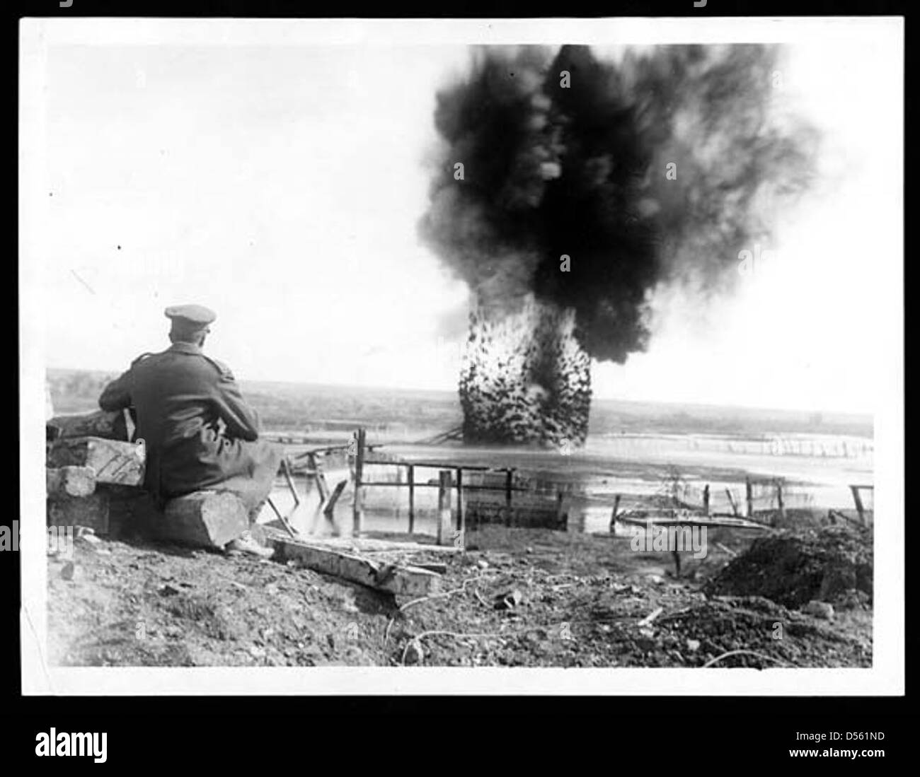 Advancing troops hi-res stock photography and images - Alamy