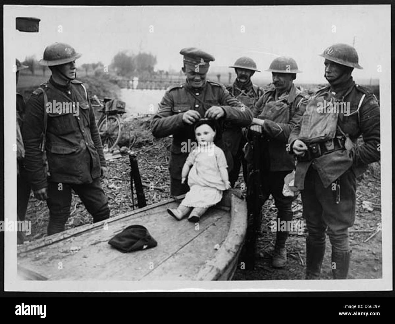 Soldiers form Black and White Stock Photos & Images - Alamy