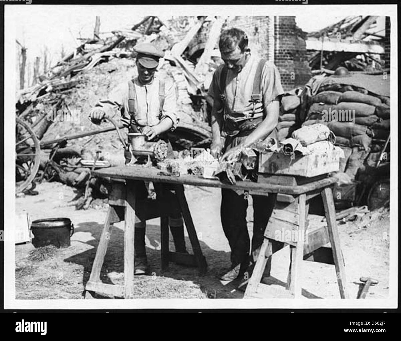 Trenches first war meal hi-res stock photography and images - Alamy