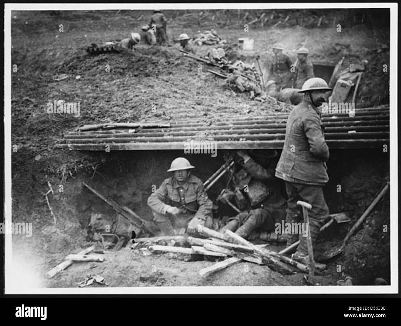 Soldiers set up a new base as they advance during World War I ...