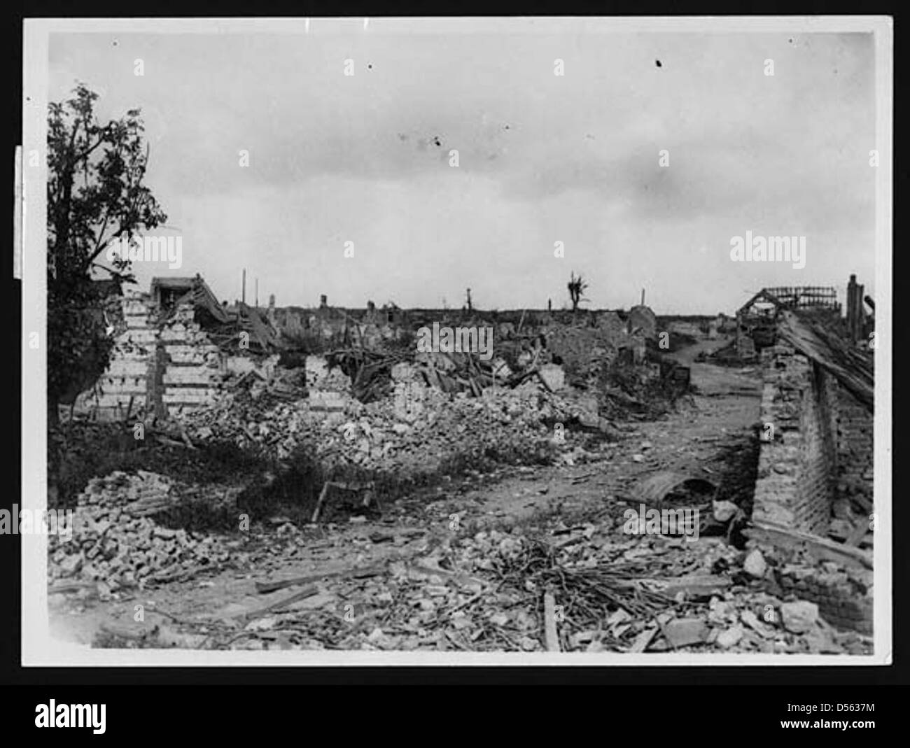 Destruction in france during ww1 hi-res stock photography and images ...