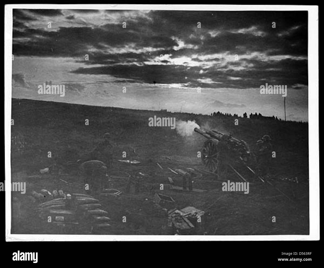 Artillery barrage ww1 Black and White Stock Photos & Images - Alamy