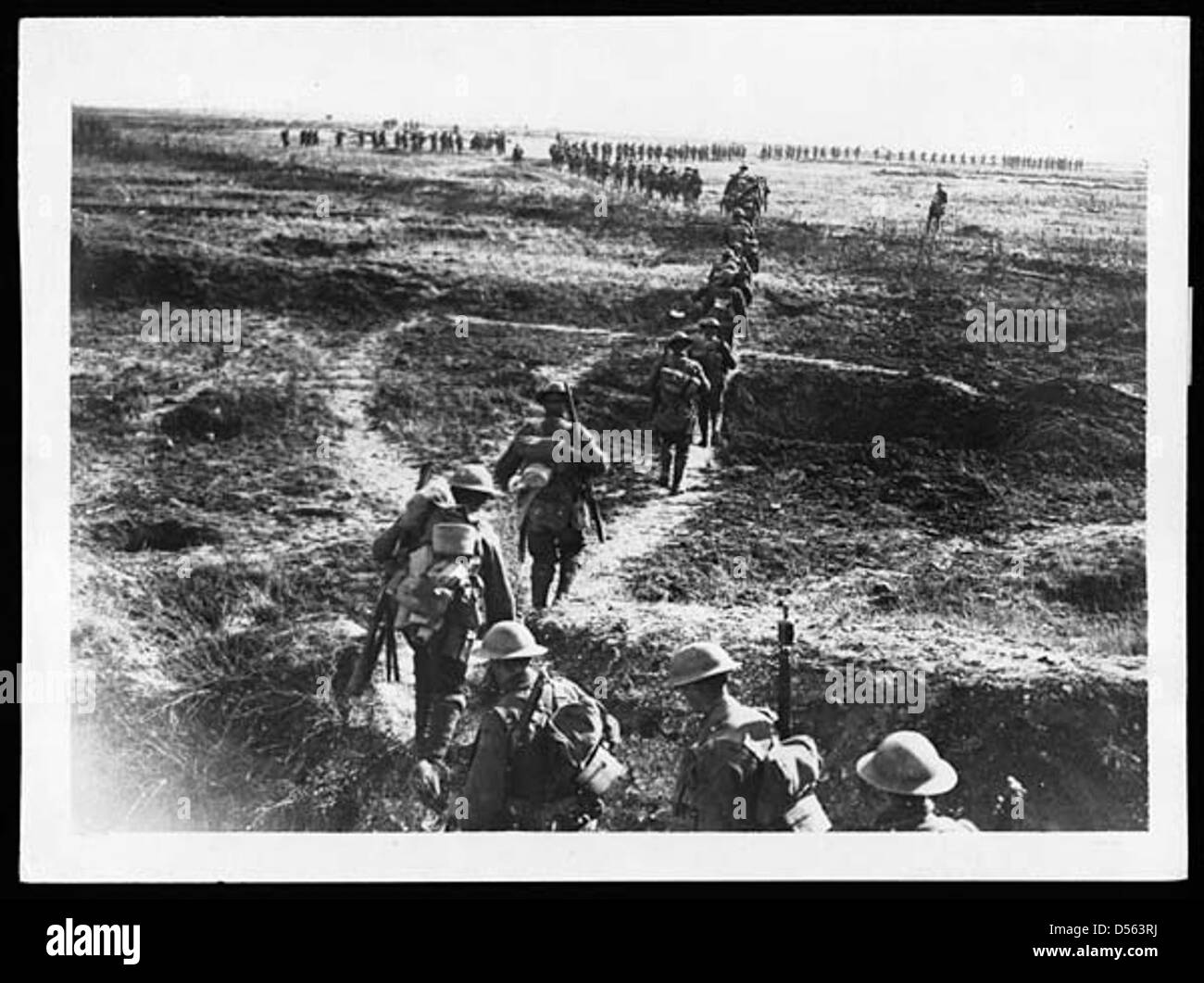British troops advance in formation during the Battle of Cambrai, 1917 ...