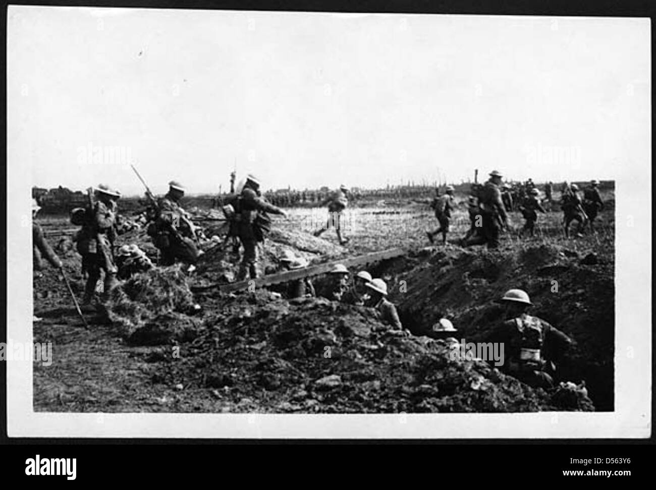 Infantry soldiers advancing to support an attack during World War I ...