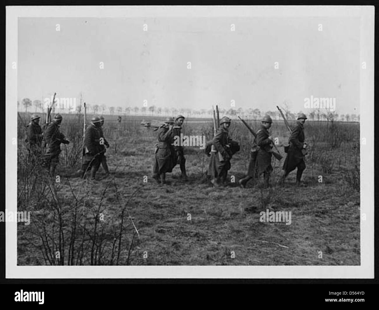 French troops are seen moving into action during World War One ...