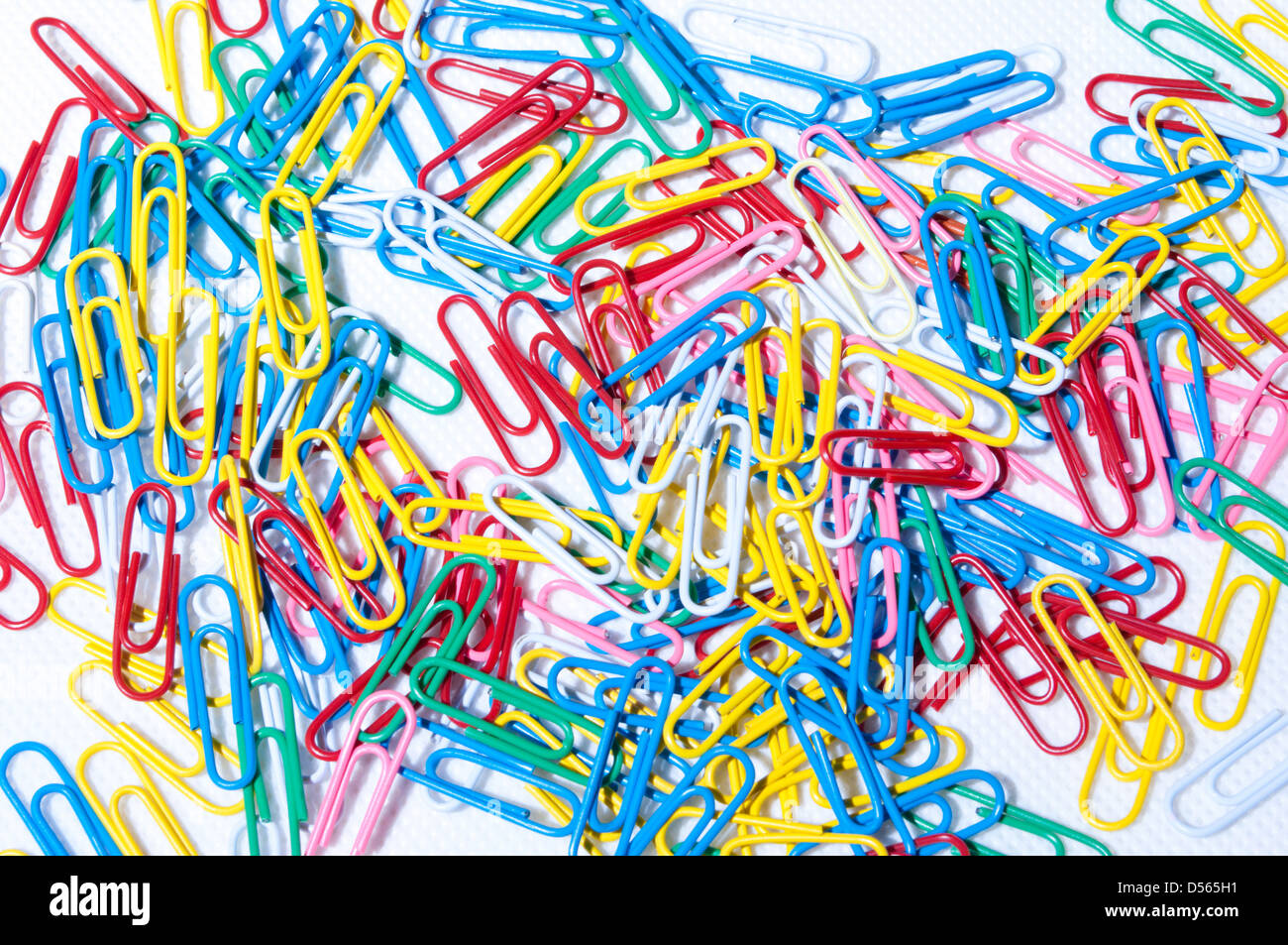 Color paper clips on a white background Stock Photo - Alamy